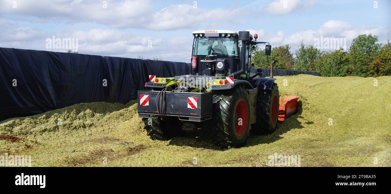 Bauernhof mit biogasanlage hi-res stock photography and images - Alamy