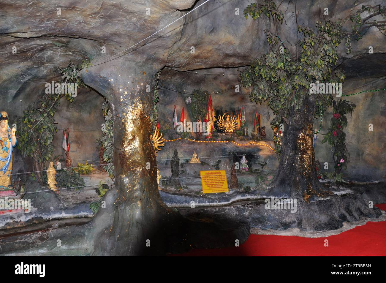 Quan Yin or Kuan Yin chinese mercy goddess for thai people travel visit ...