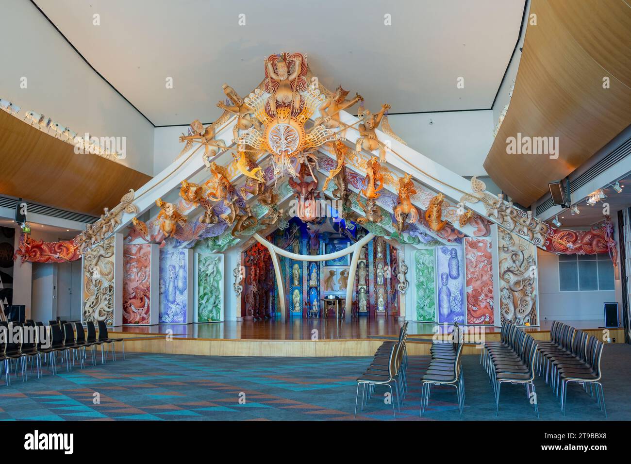 The marae with the central wharenui in Te Papa Stock Photo - Alamy