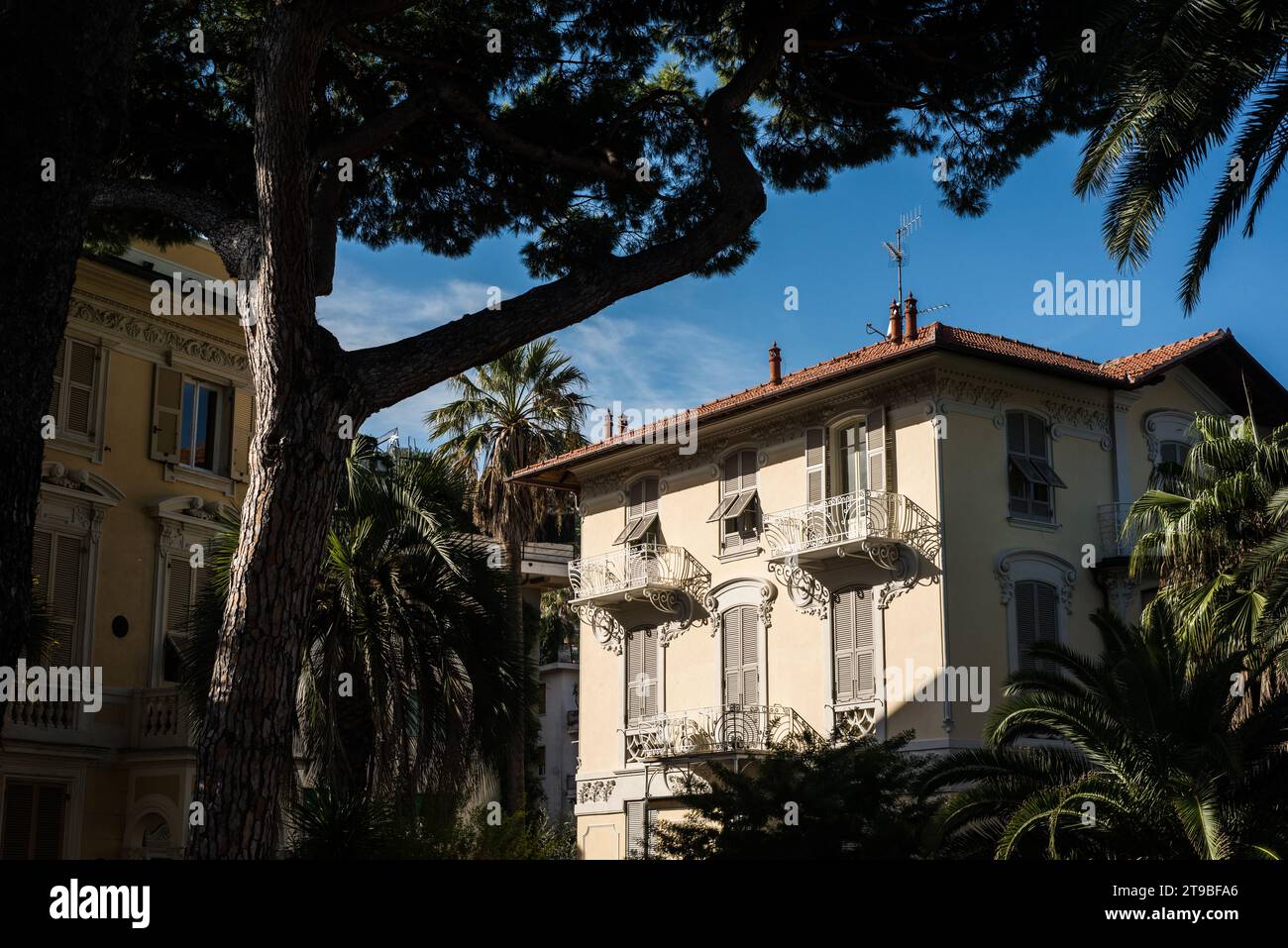 Casa antica sul lungomare, Rapallo, Liguria, Italia Stock Photo - Alamy