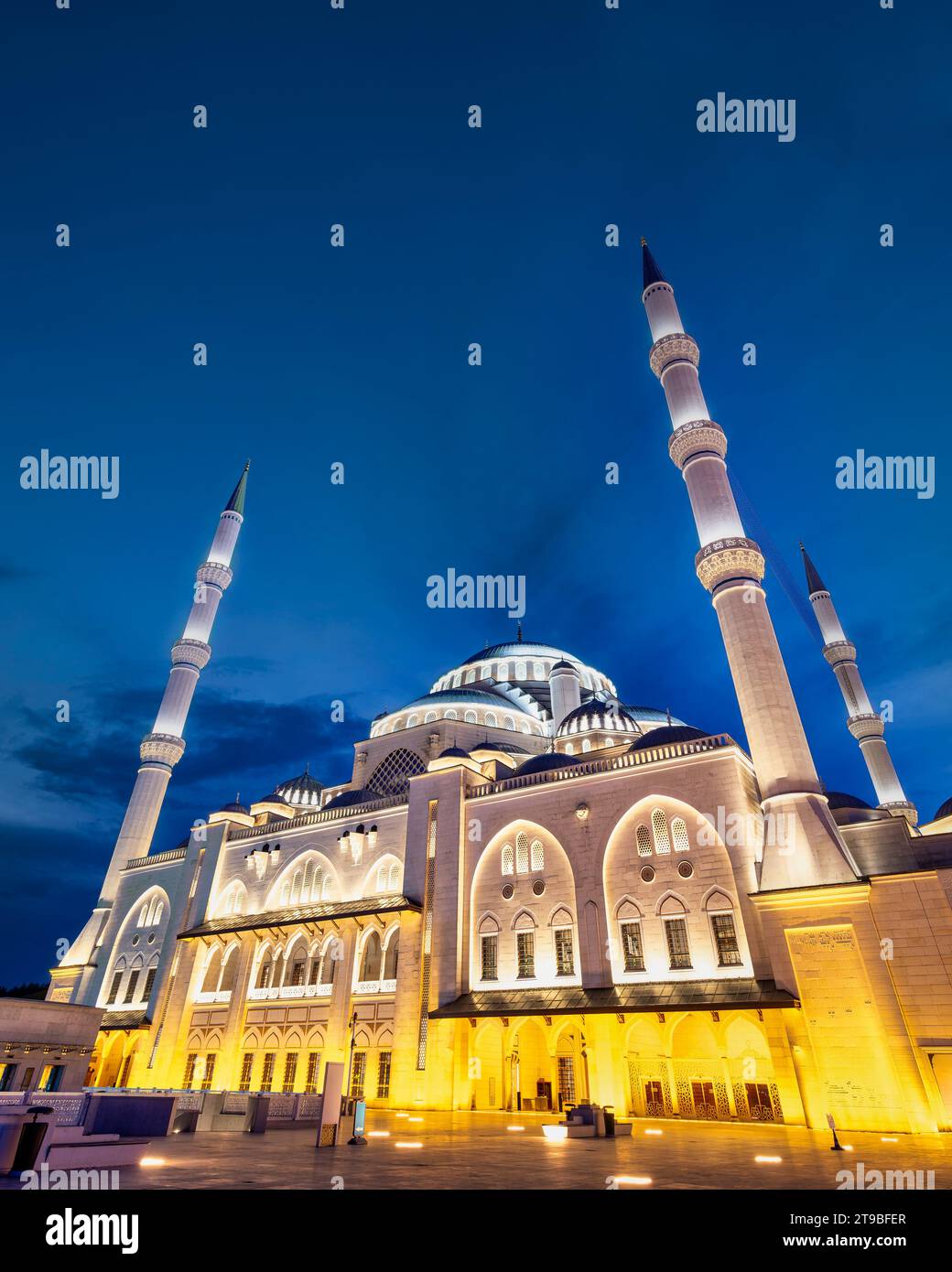 Camlica Mosque or Buyuk Camlica Camii, in Uskudar district, Istanbul ...