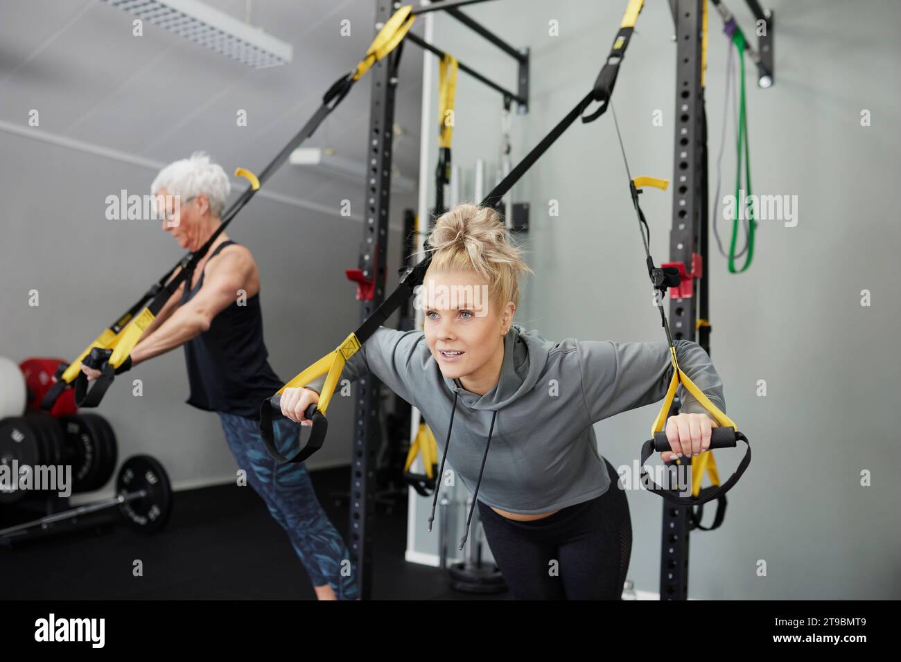 Lady using exercise equipment hi-res stock photography and images - Alamy