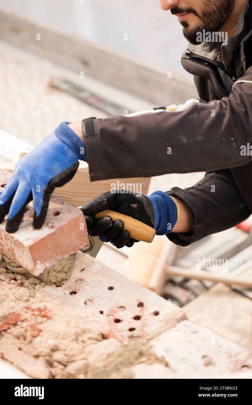 Artisan bricklayer hi-res stock photography and images - Alamy