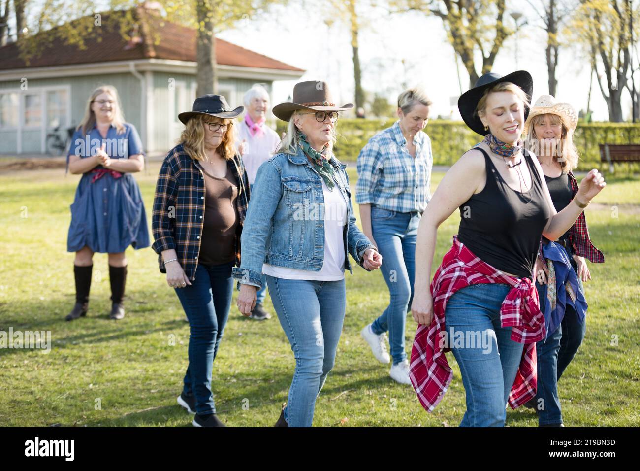 Women dancing in park hi-res stock photography and images - Alamy