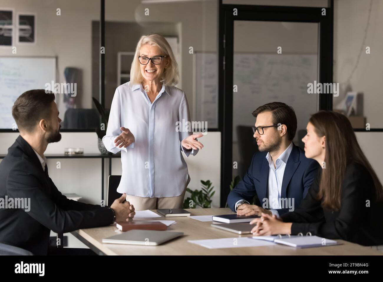 Business woman speaker meeting hi-res stock photography and images - Alamy