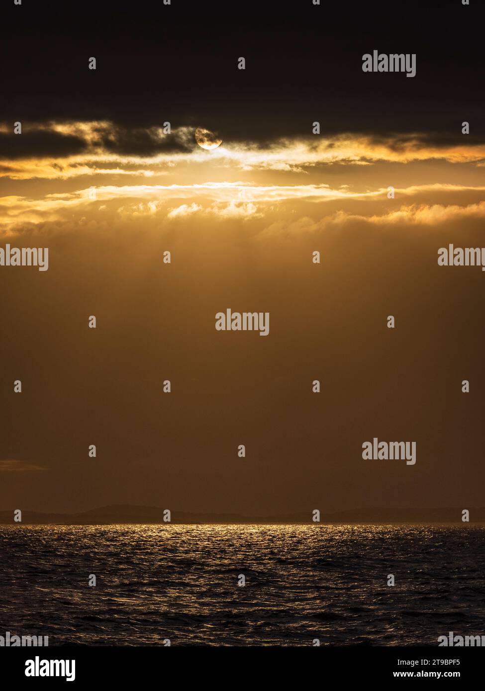 Moody ocean vertical hi-res stock photography and images - Alamy