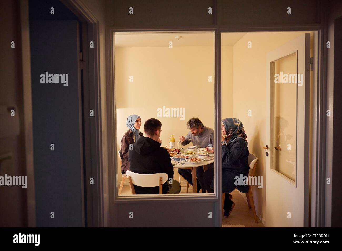 Family eating dinner together at home Stock Photo - Alamy