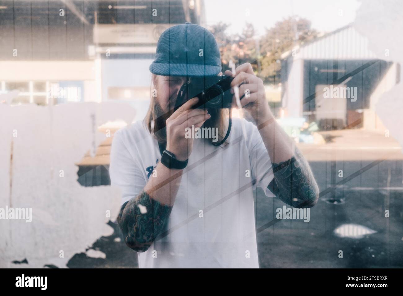 Photographing with camera hi-res stock photography and images - Alamy