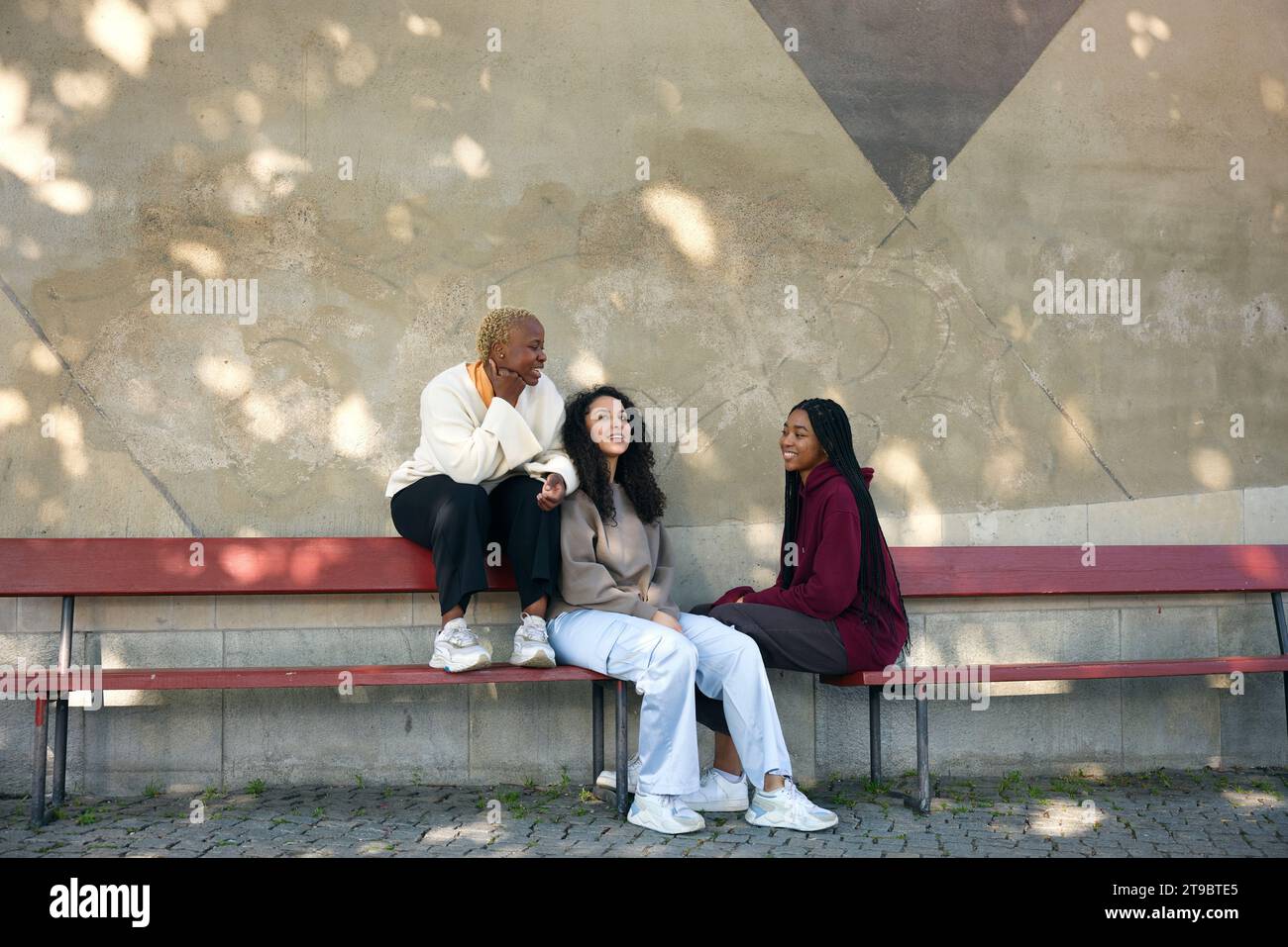 Women sitting on benches hi-res stock photography and images - Alamy