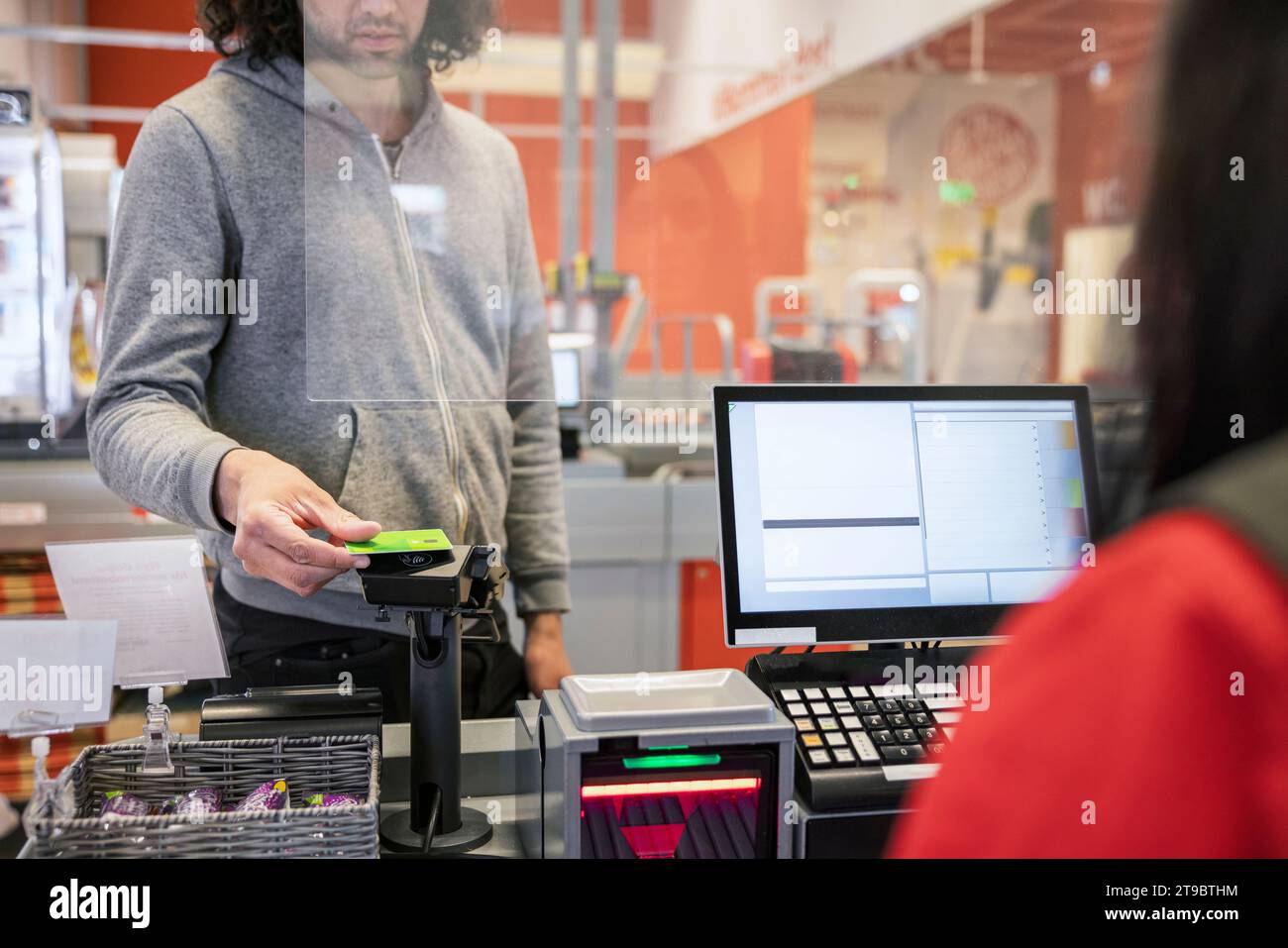 Supermarket checkout cashier hi-res stock photography and images - Alamy