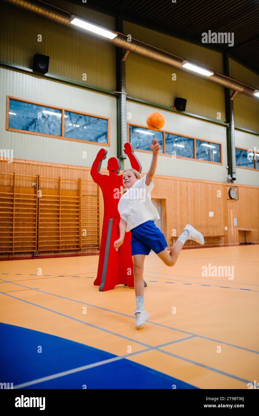 Handball player hi-res stock photography and images - Alamy