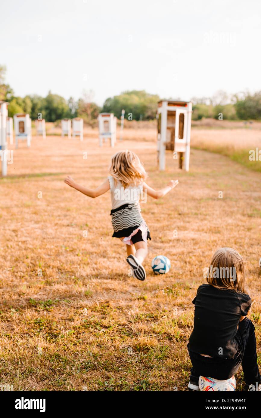 Girls playing soccer not boy hi-res stock photography and images - Alamy