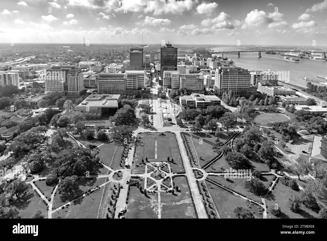 scenic view to downtown Baton Rouge and statue of Huey Long in morning ...