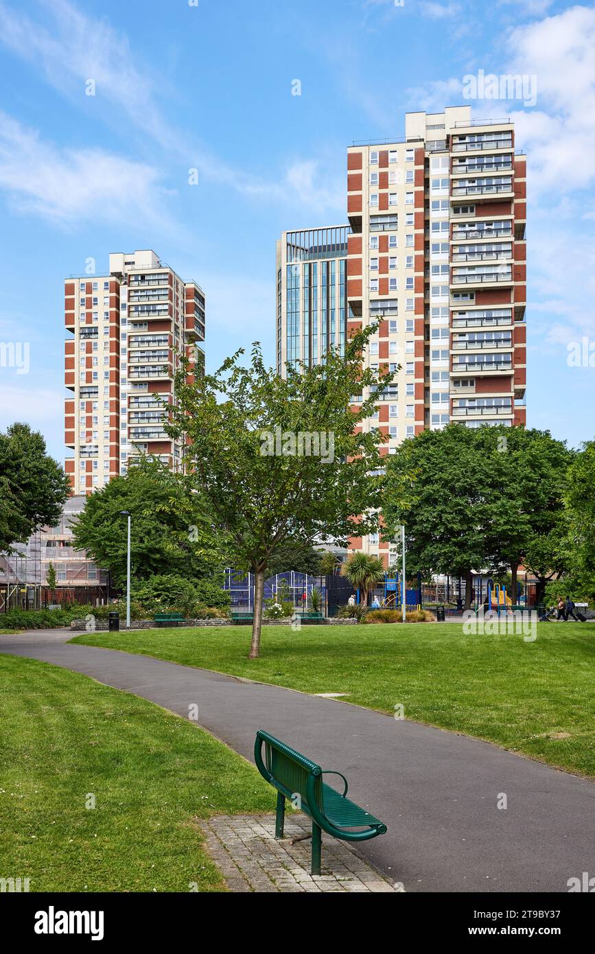 Columbia Point and Regina Point, tower blocks, part of Canada Estate ...
