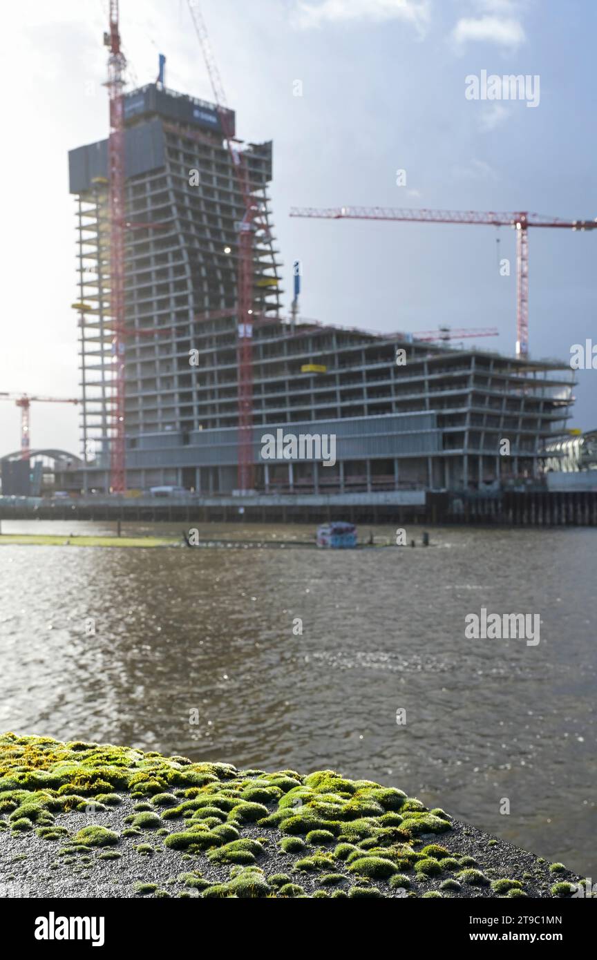 GERMANY, Hamburg, Harbour City, construction site of Elbtower of Signa ...