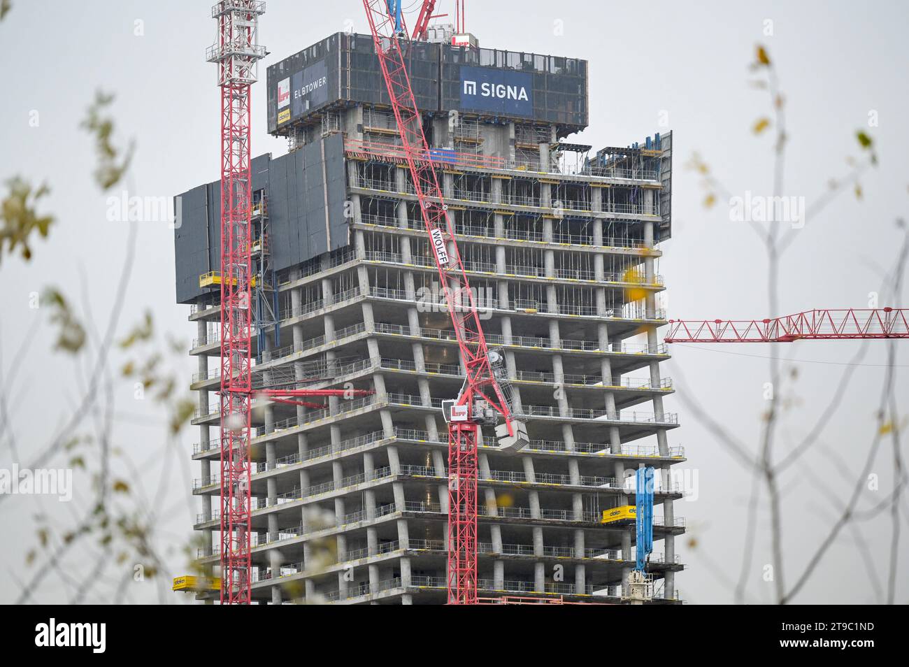 GERMANY, Hamburg, Harbour City, construction site of Elbtower of Signa ...