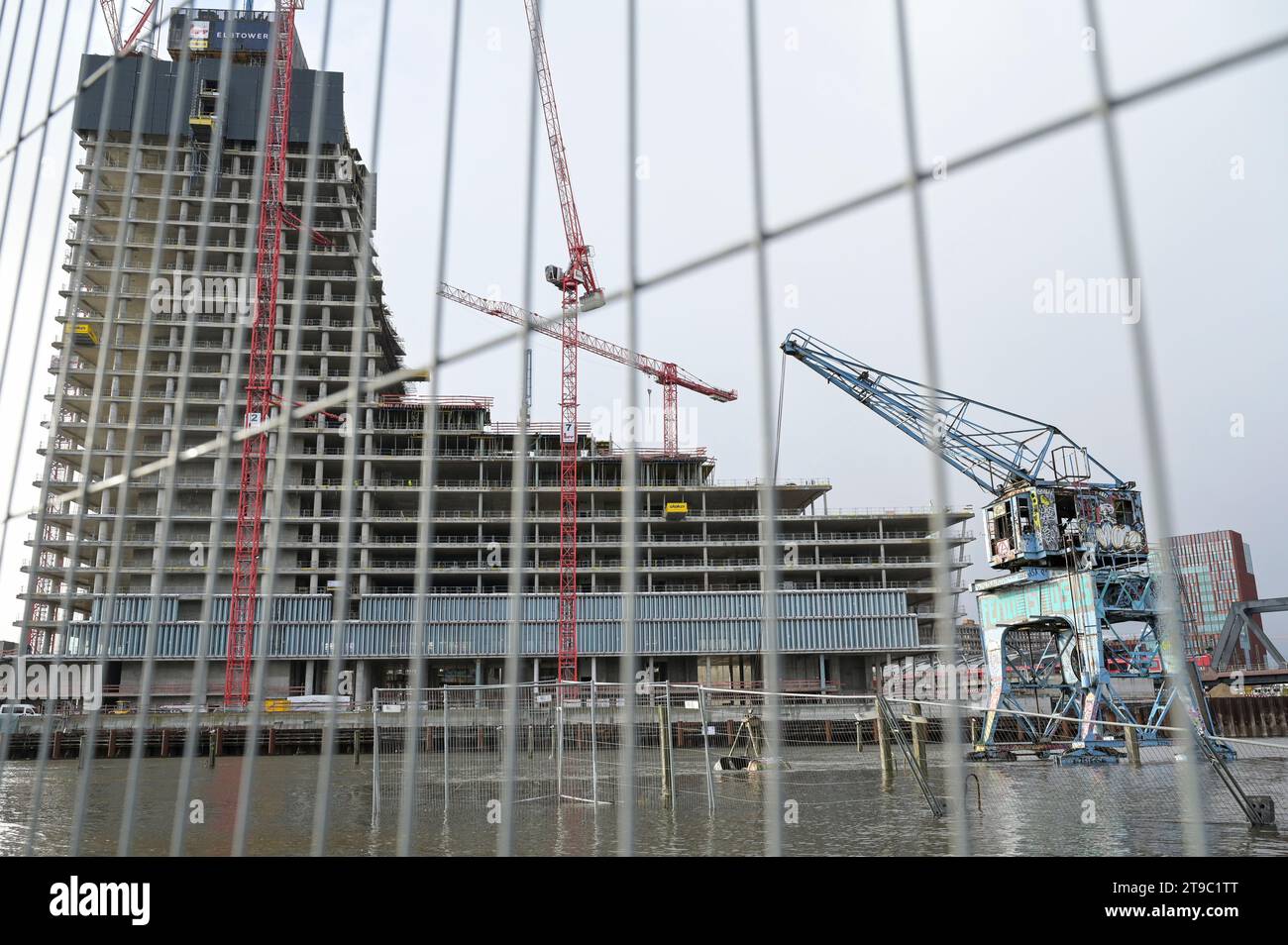 GERMANY, Hamburg, Harbour City, construction site of Elbtower of Signa ...