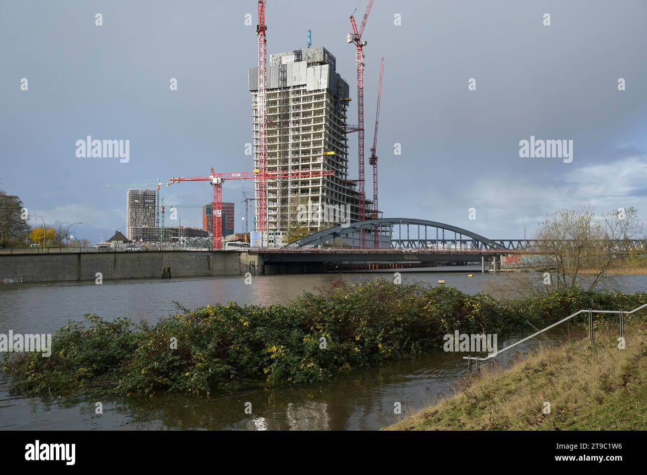 GERMANY, Hamburg, Harbour City, construction site of Elbtower of Signa ...