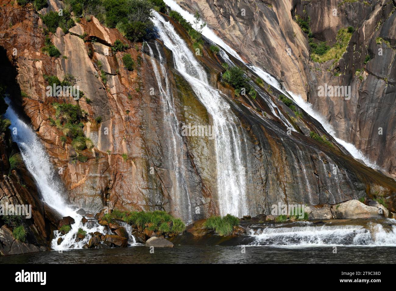ézaro waterfall hi-res stock photography and images - Alamy