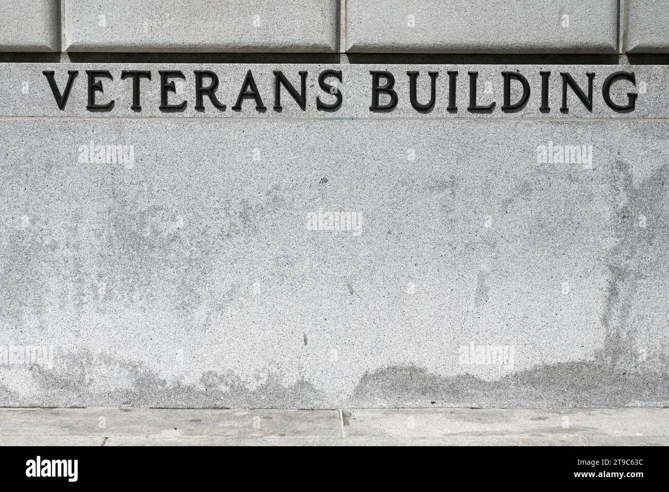 Military remembrance historic sculpture hi-res stock photography and ...