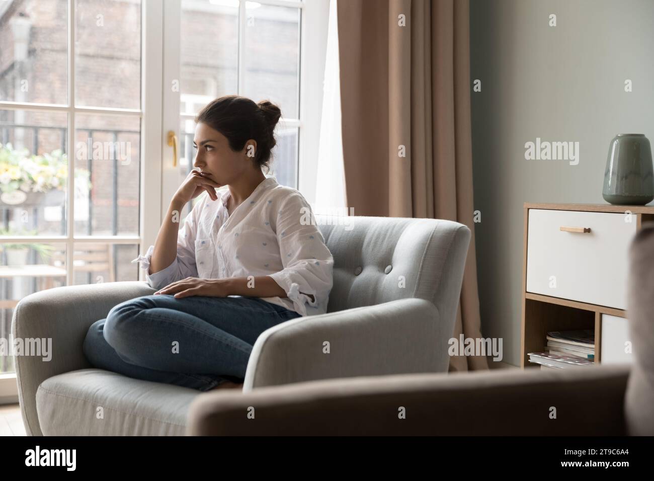 Sad indian woman looks hi-res stock photography and images - Alamy