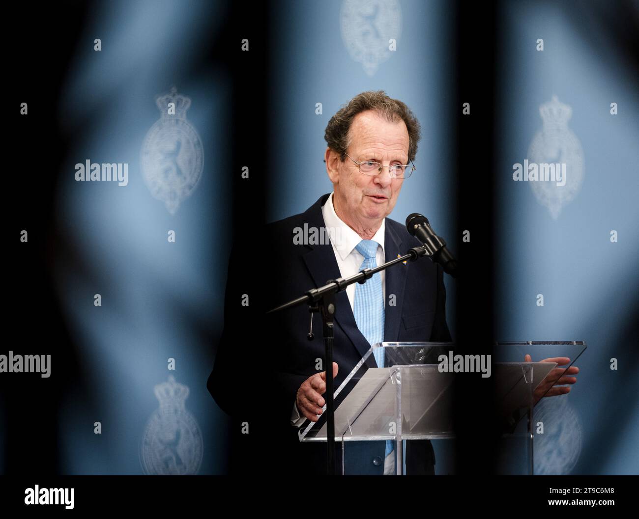 THE HAGUE - Explorer Gom van Strien explains his work. Van Strien was ...