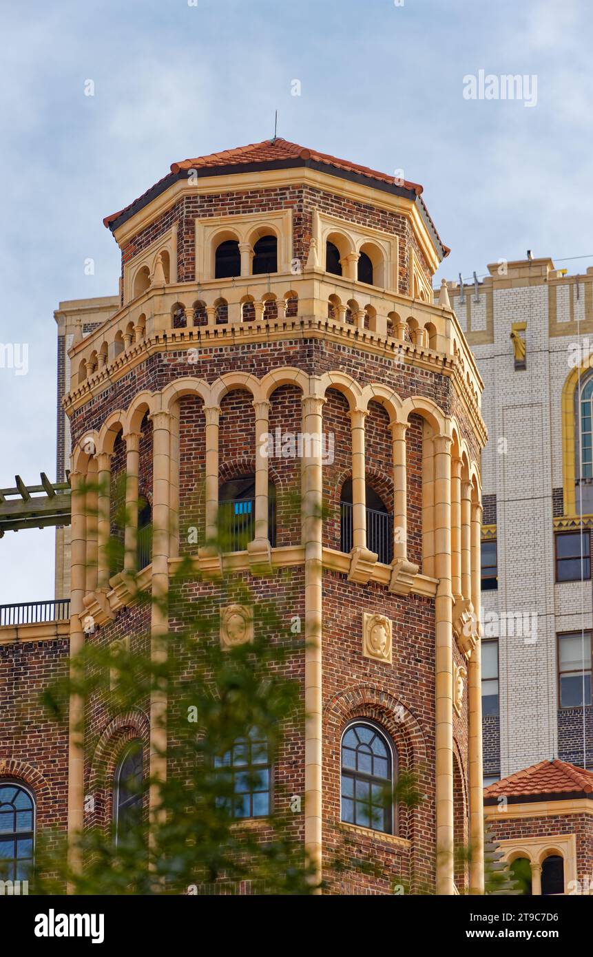 Two Brooklyn Heights landmarks: The Watermark south towers (foreground ...