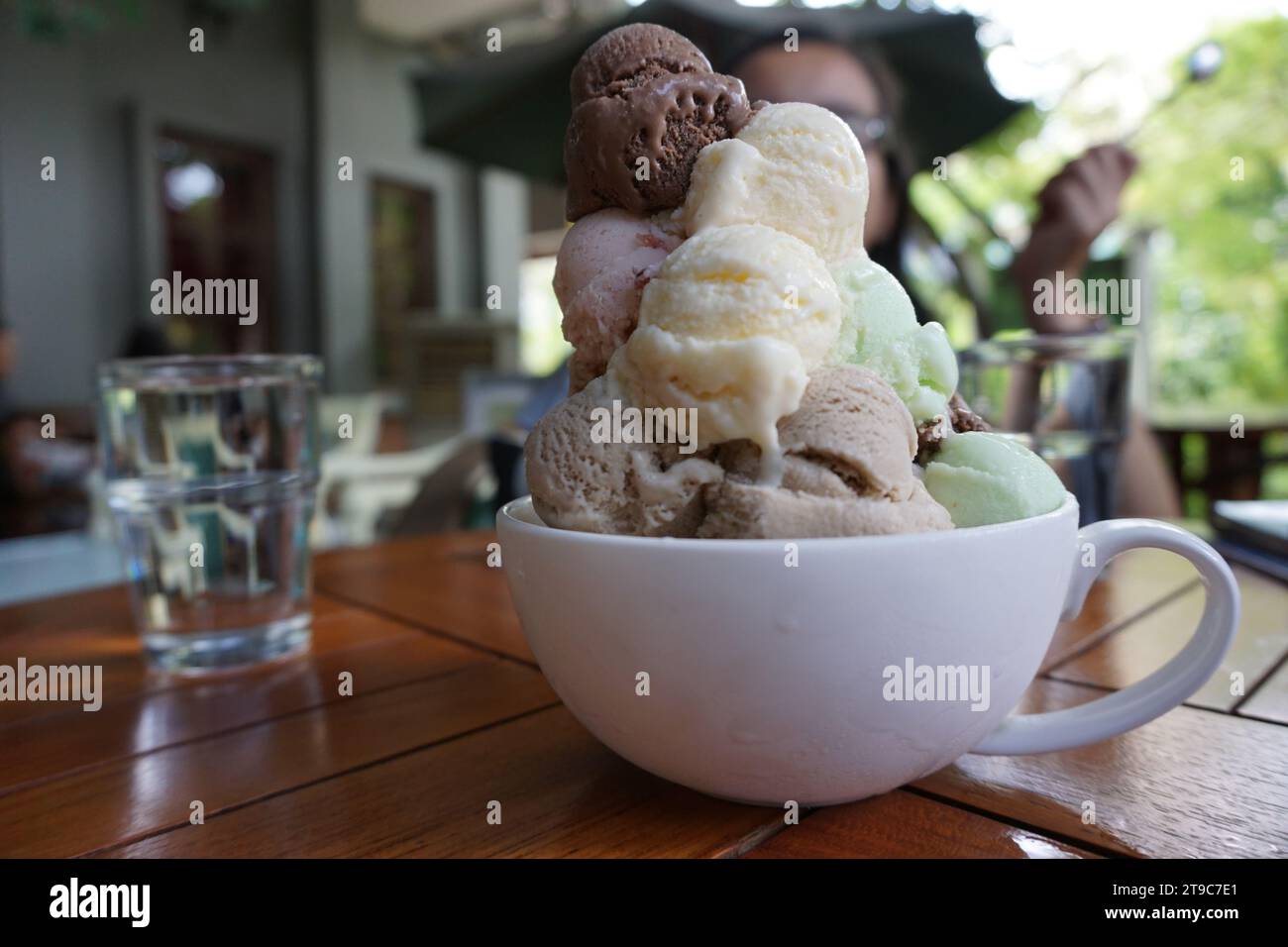 Big bowl of ice cream hi-res stock photography and images - Alamy