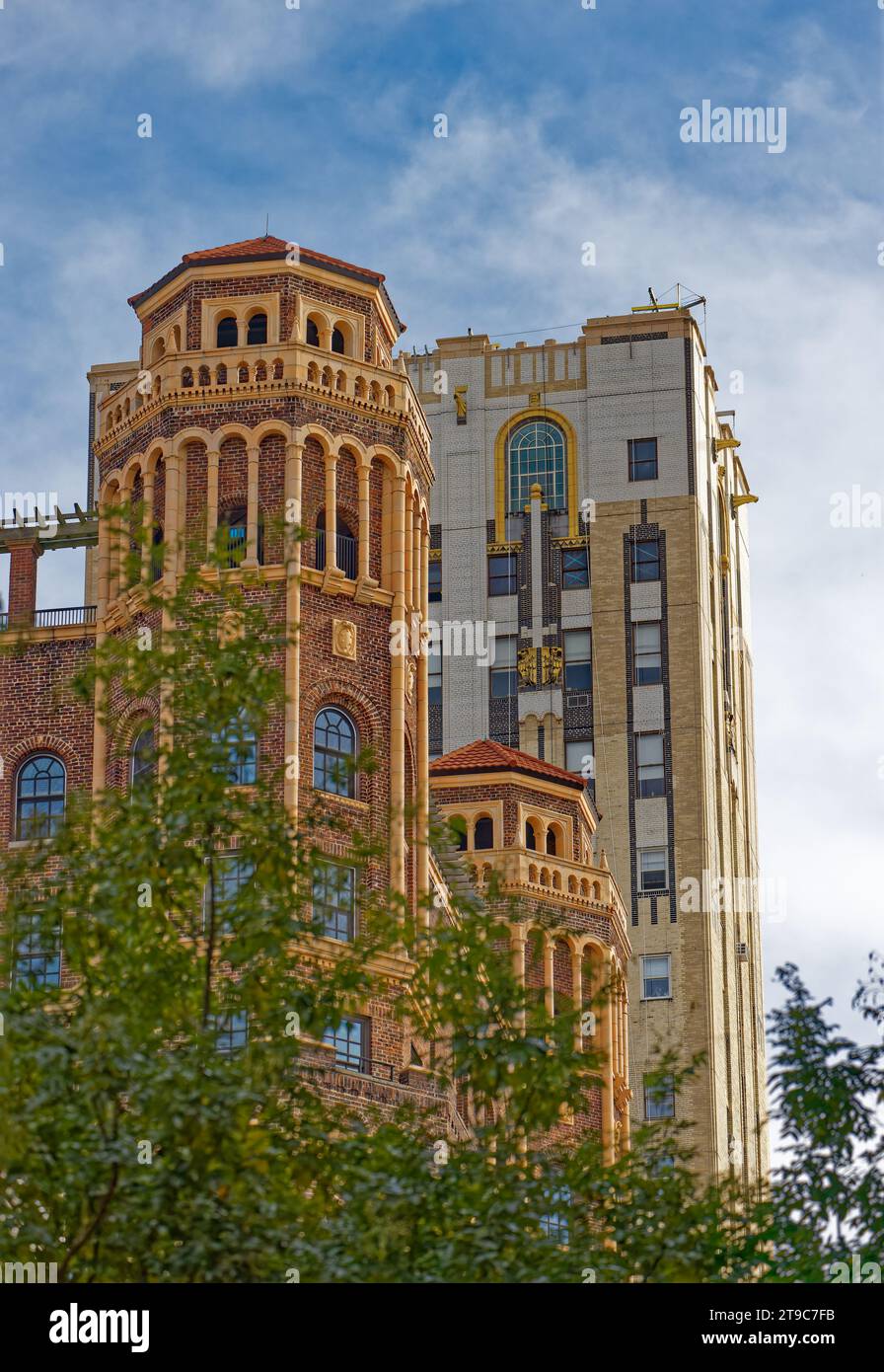 Two Brooklyn Heights landmarks: The Watermark south towers (foreground ...