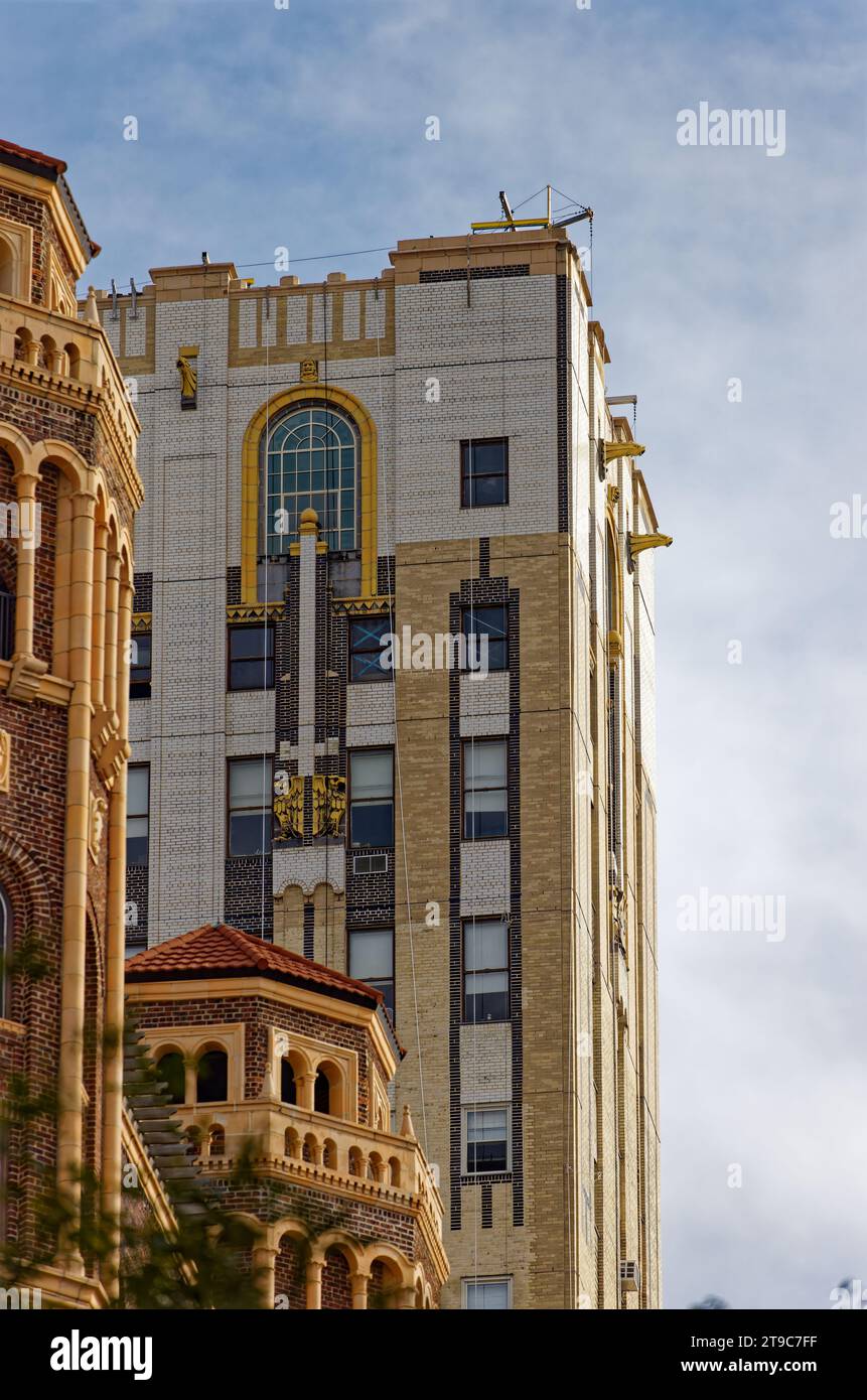 Two Brooklyn Heights landmarks: The Watermark south towers (foreground ...