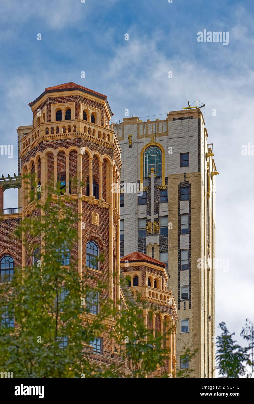 Two Brooklyn Heights landmarks: The Watermark south towers (foreground ...