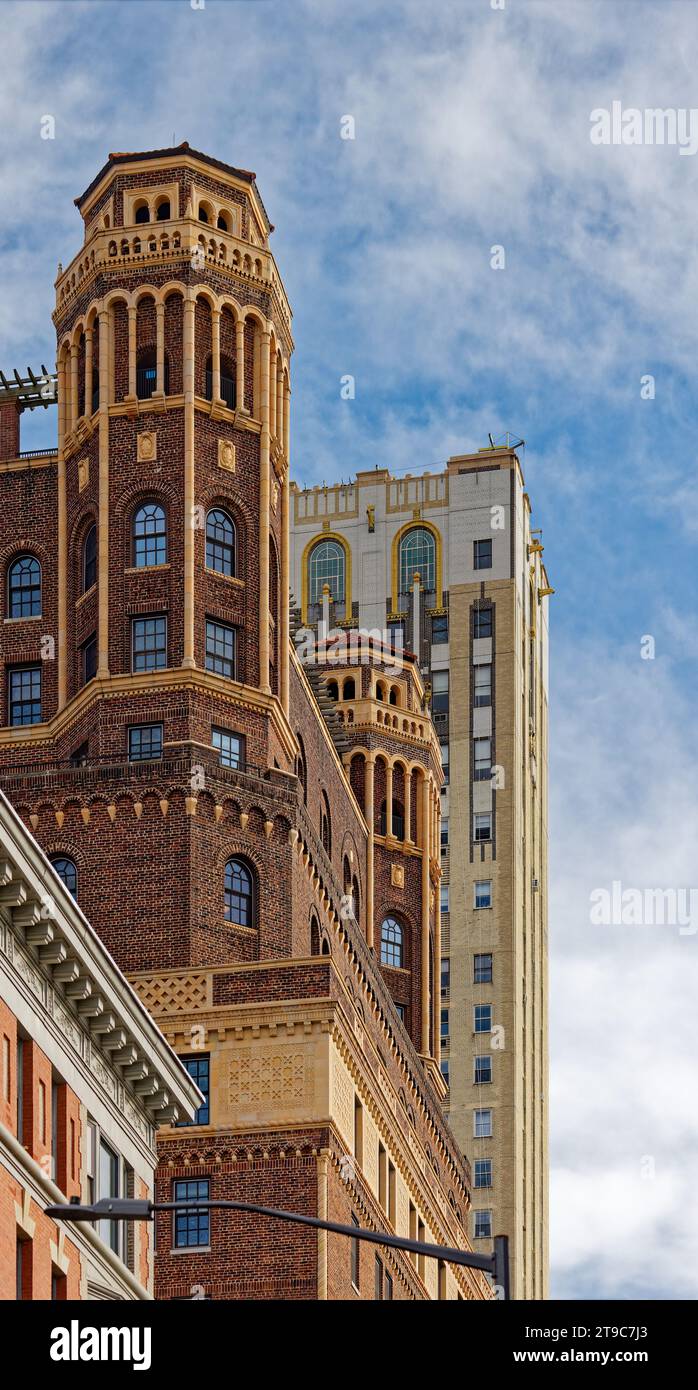 Two Brooklyn Heights landmarks: The Watermark south towers (foreground ...