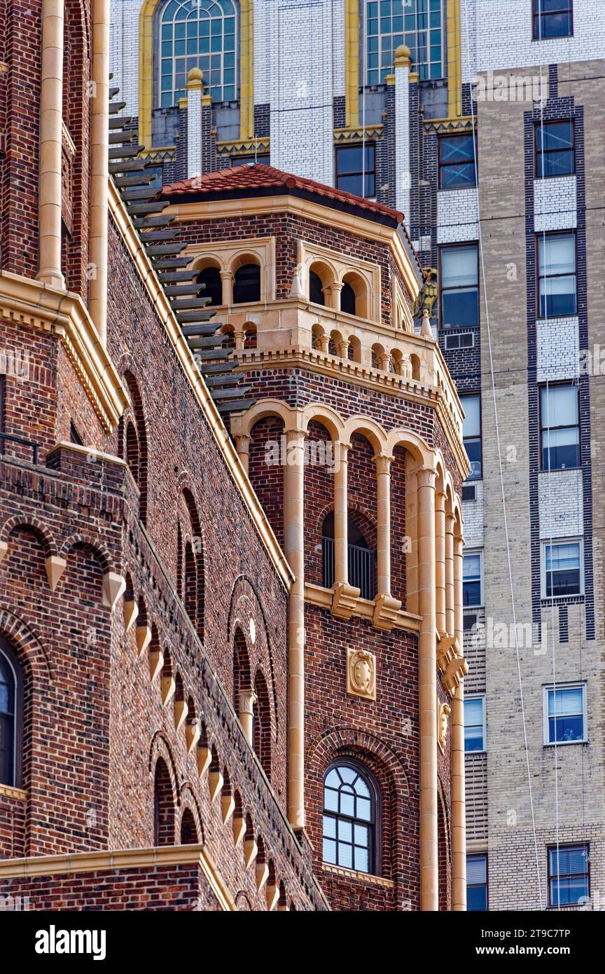 Two Brooklyn Heights landmarks: The Watermark south towers (foreground ...