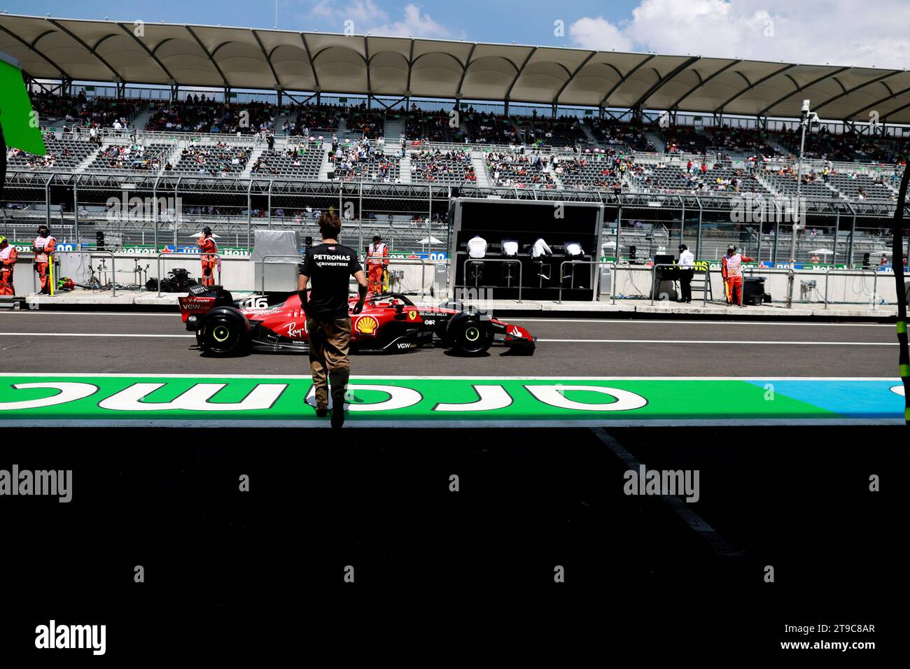 #63 George Russell (GBR, Mercedes-AMG Petronas F1 Team), #16 Charles ...