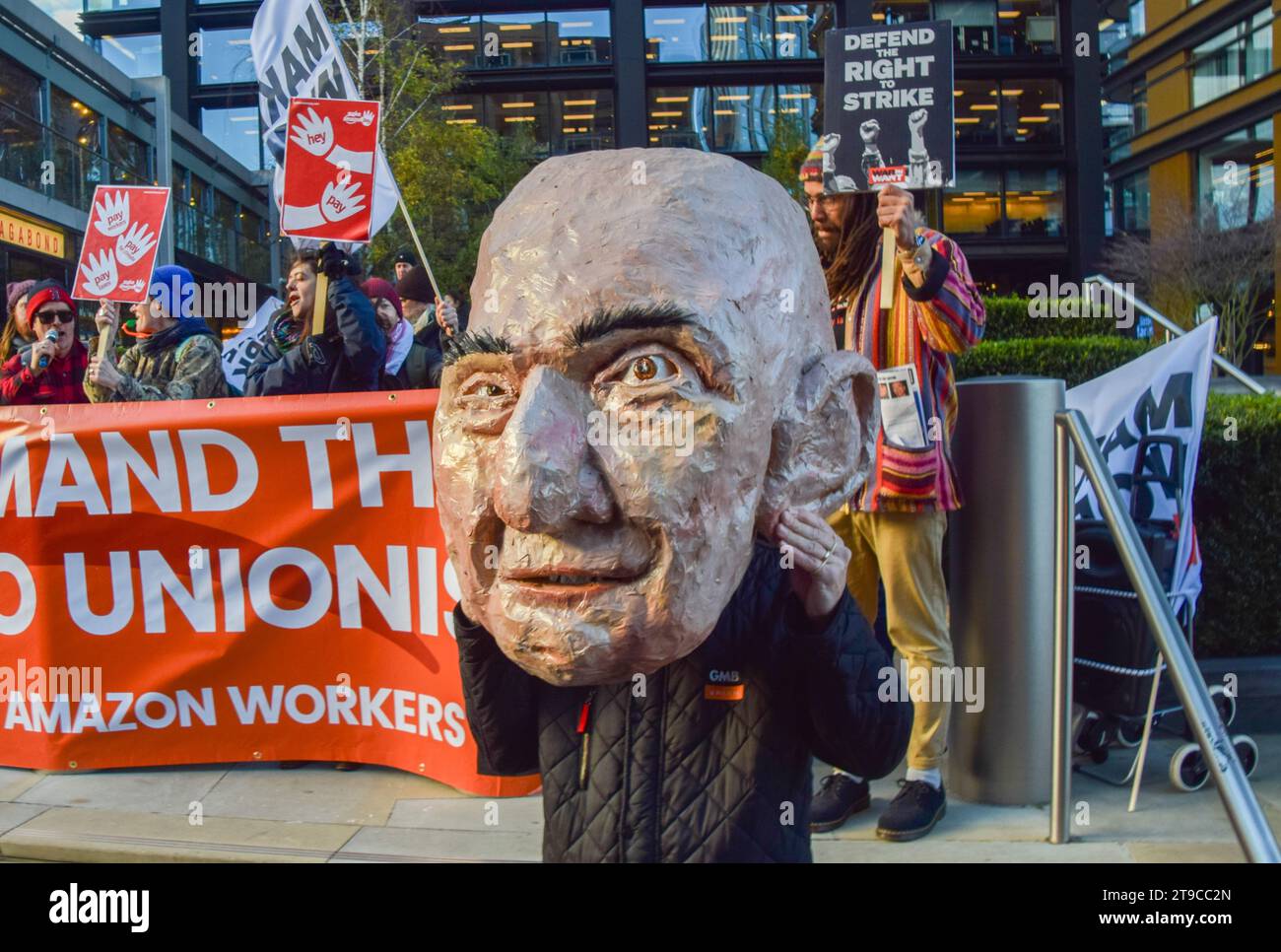 Jeff bezos mask hi-res stock photography and images - Alamy