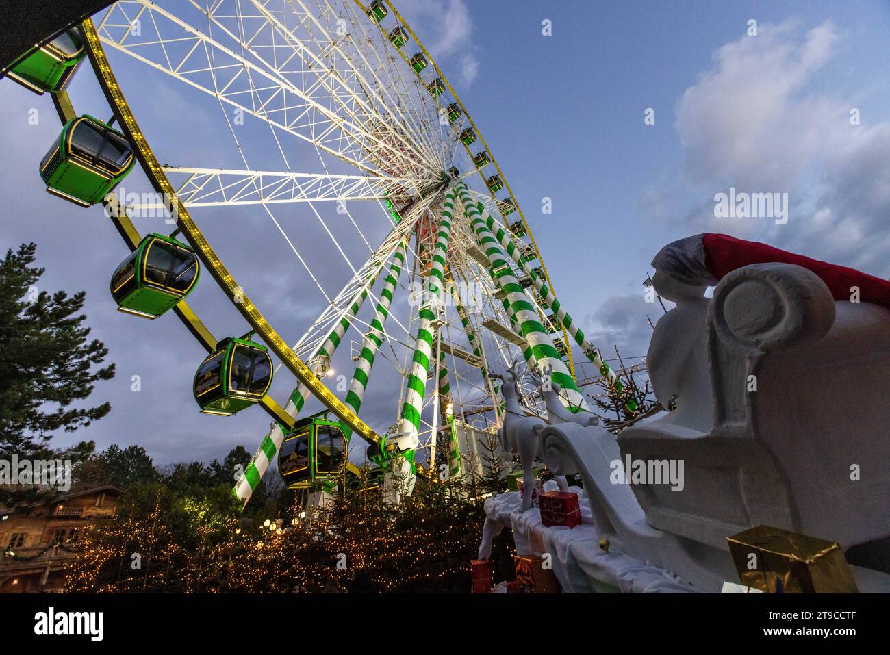 Rust, Germany. 24th Nov, 2023. A Ferris wheel stands in Europa-Park ...