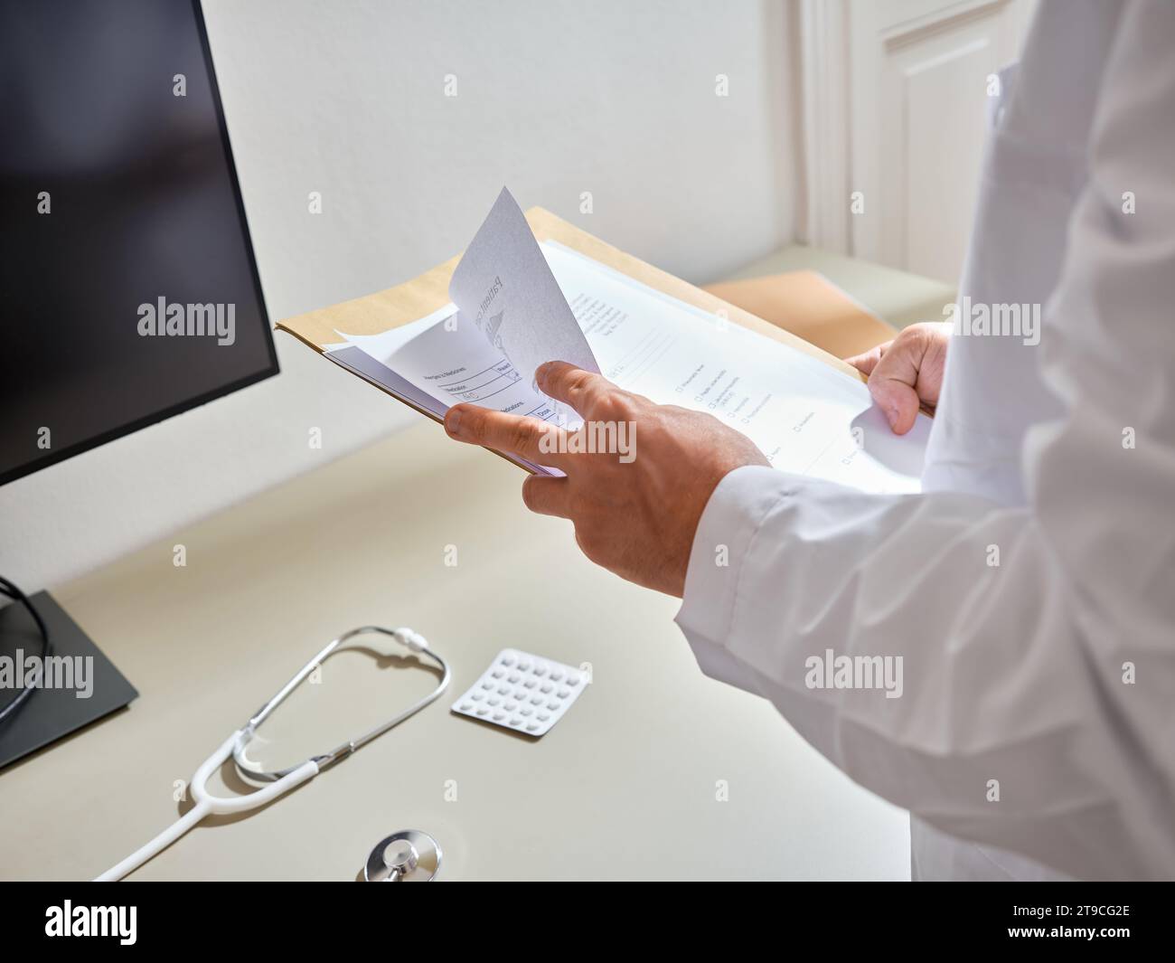 Patients in hospital faceless hi-res stock photography and images - Alamy