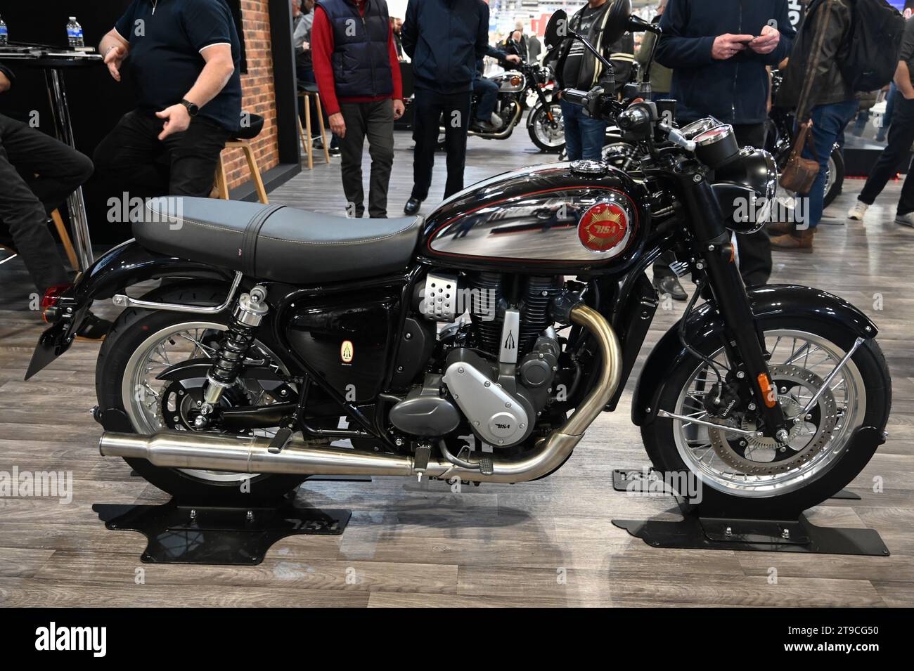 Bsa motorcycle tank hi-res stock photography and images - Alamy