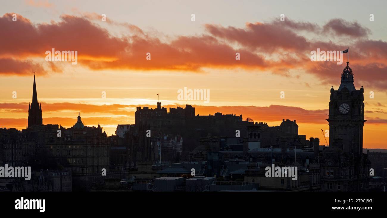 Edinburgh city centre, Scotland, UK. 24 November 2023. Colour in the ...