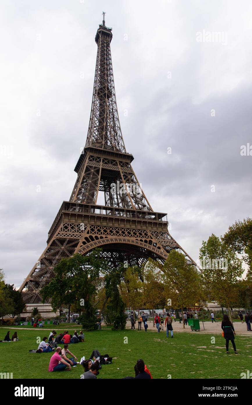 Views of the eiffel tower hi-res stock photography and images - Alamy