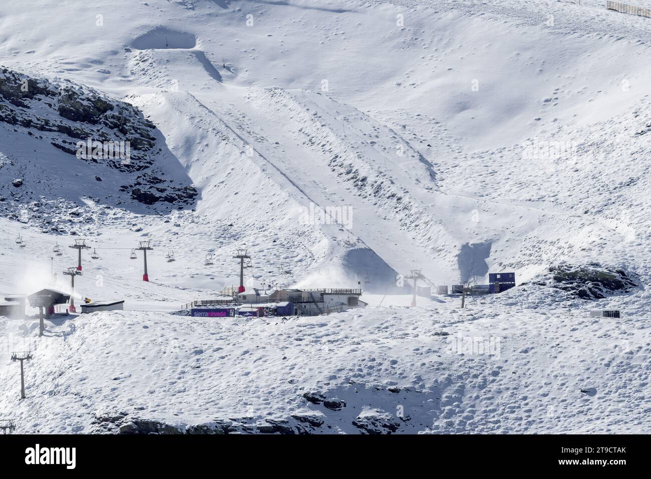 Snowboarder in steep slope hi-res stock photography and images - Alamy