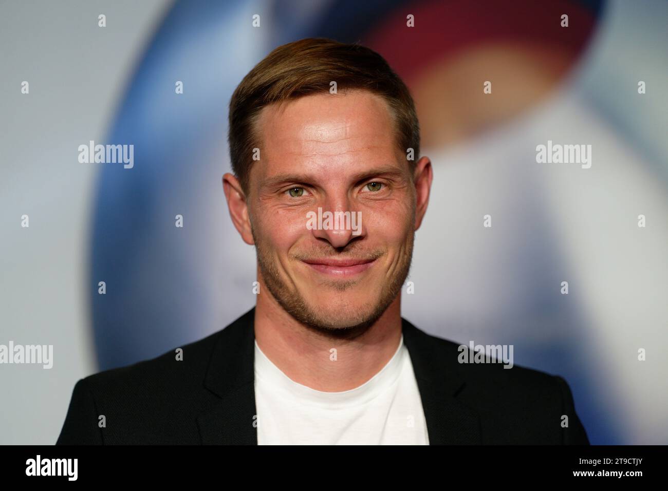 Duesseldorf, Germany. 24th Nov, 2023. Surfer Sebastian Steudtner ...