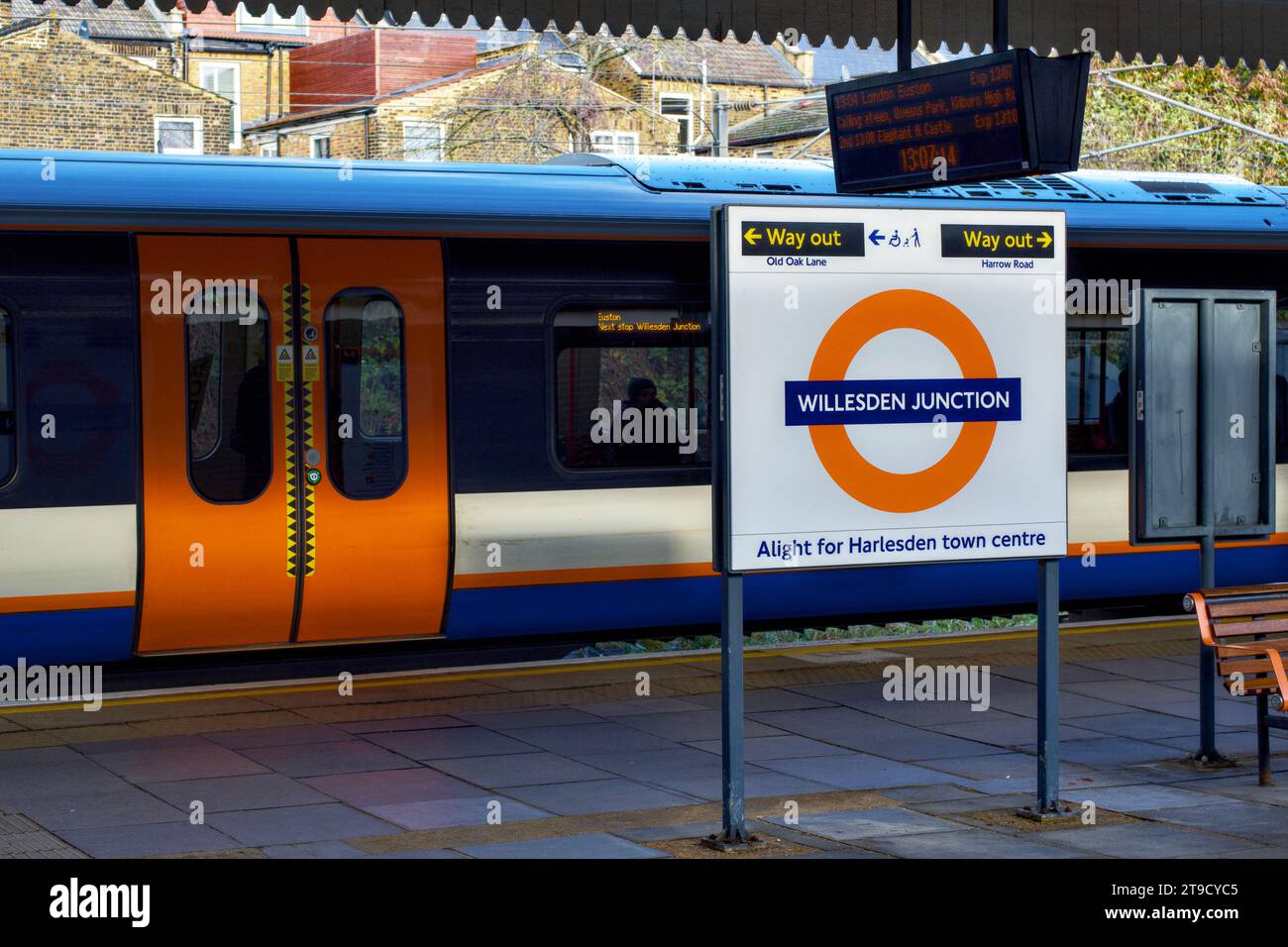 Harlesden underground station hi-res stock photography and images - Alamy