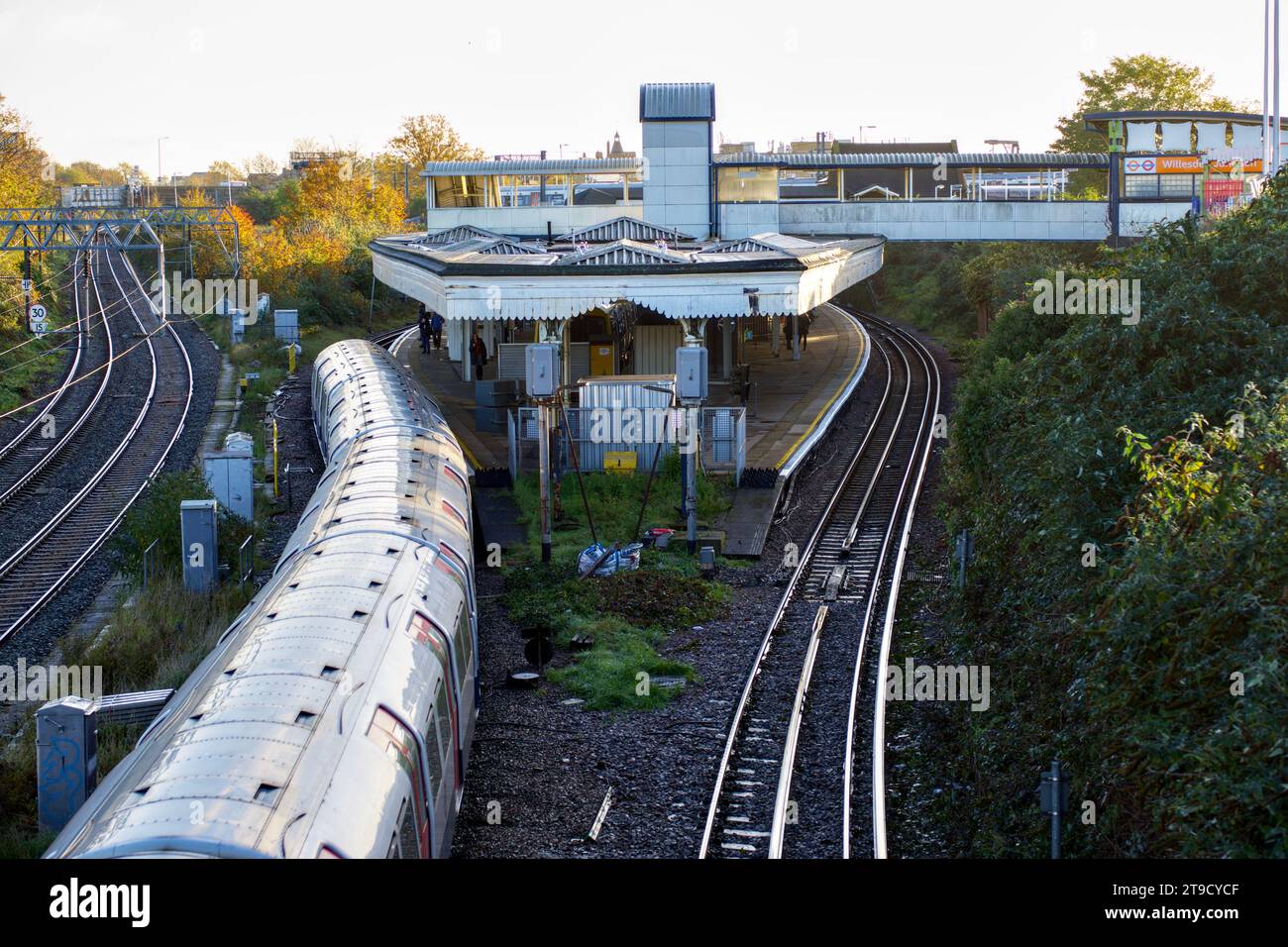 Harlesden underground station hi-res stock photography and images - Alamy