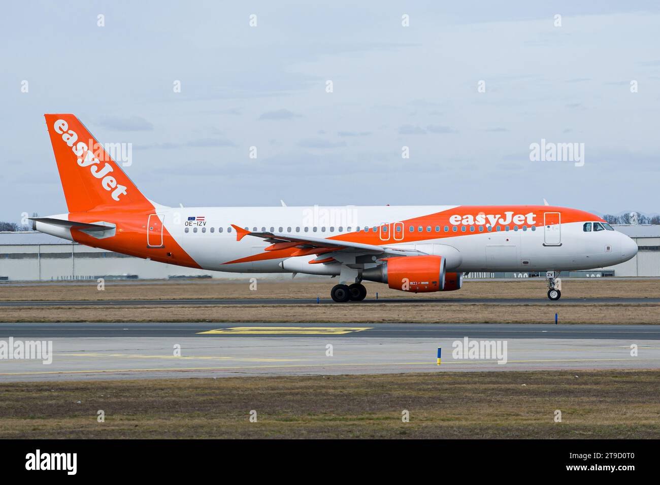 easyJet Airbus A320 taxiing for takeoff from Prague Stock Photo - Alamy