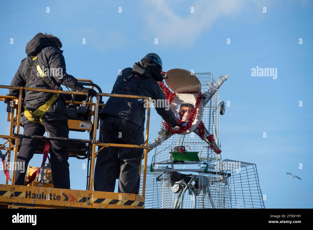 Rishi sunak christmas tree hi-res stock photography and images - Alamy
