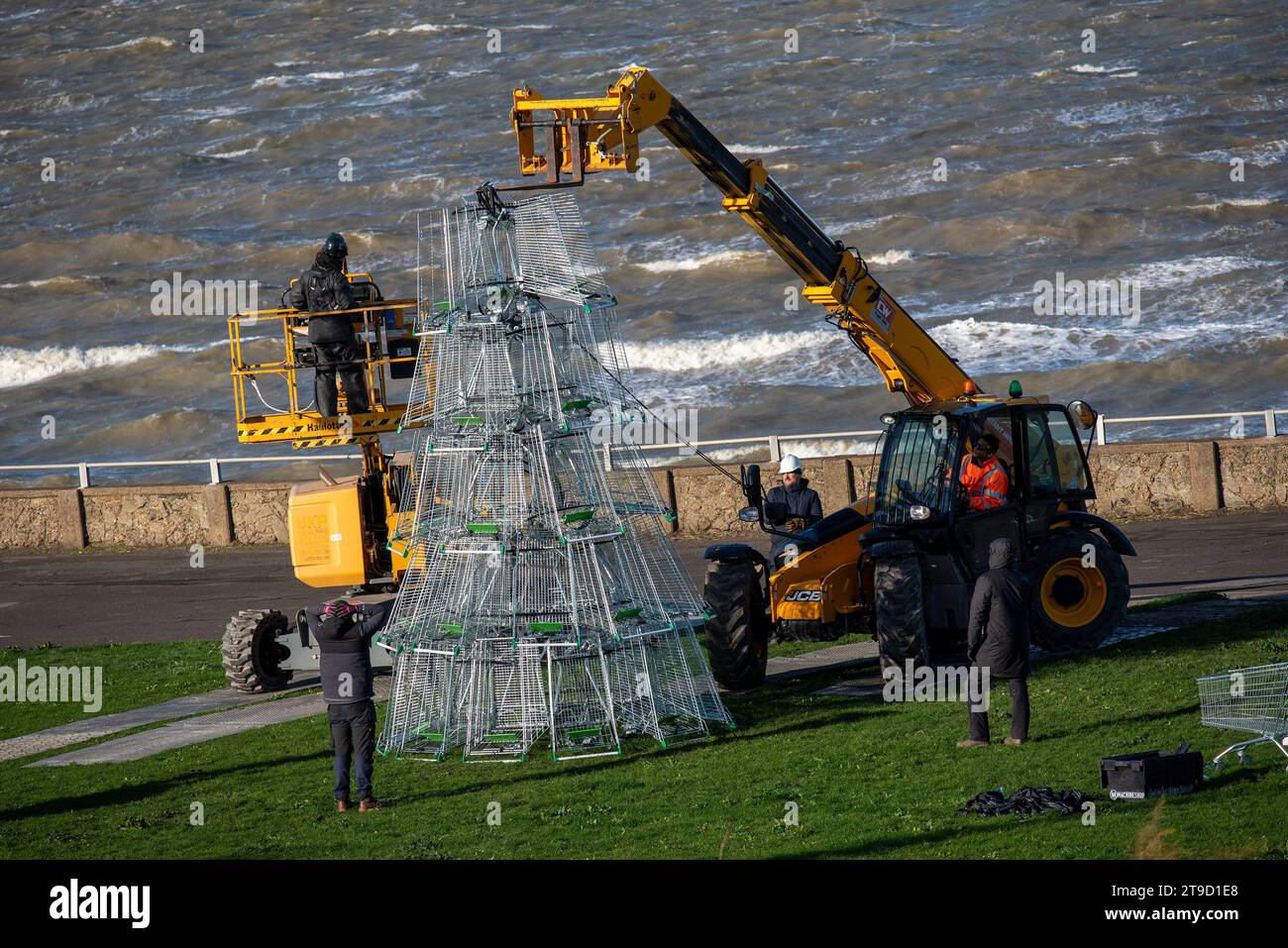 Margate, UK. 24th Nov, 2023. Workers build the Christmas tree on the ...