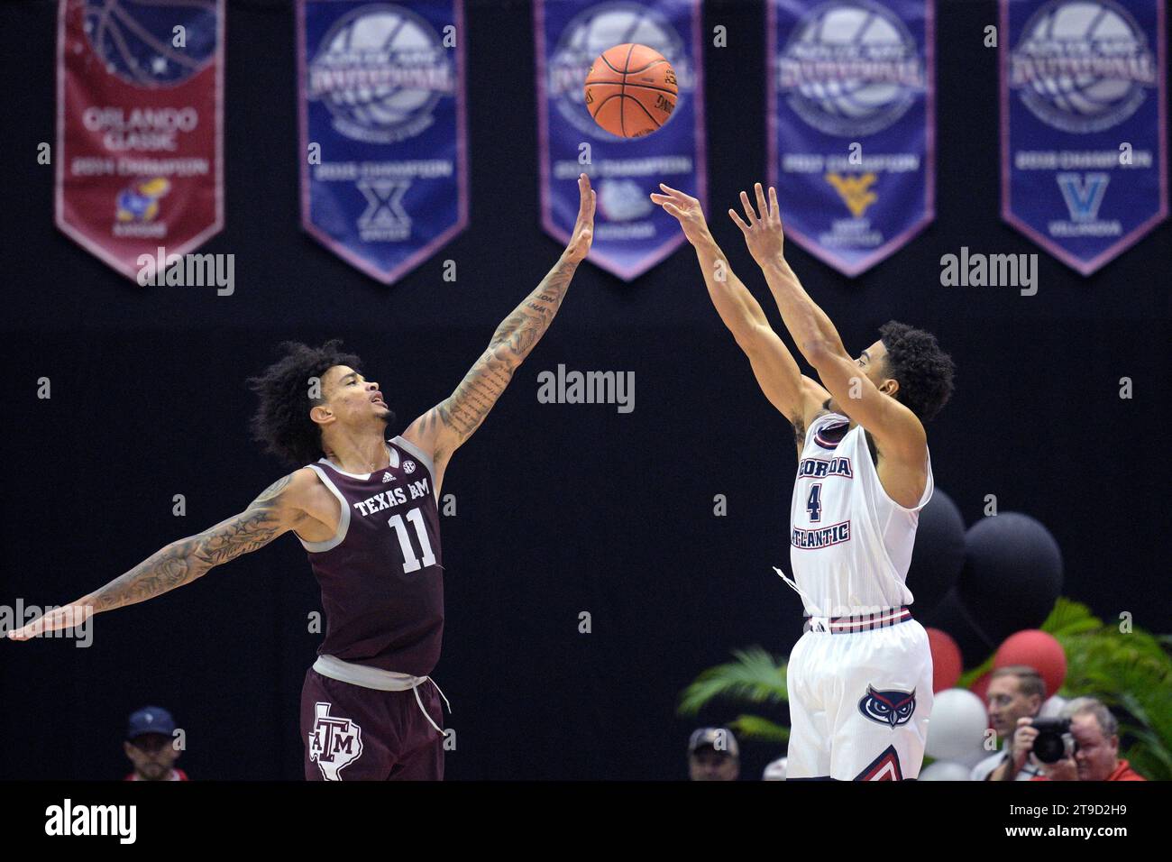 Florida Atlantic guard Bryan Greenlee (4) shoots in front of Texas A&M ...