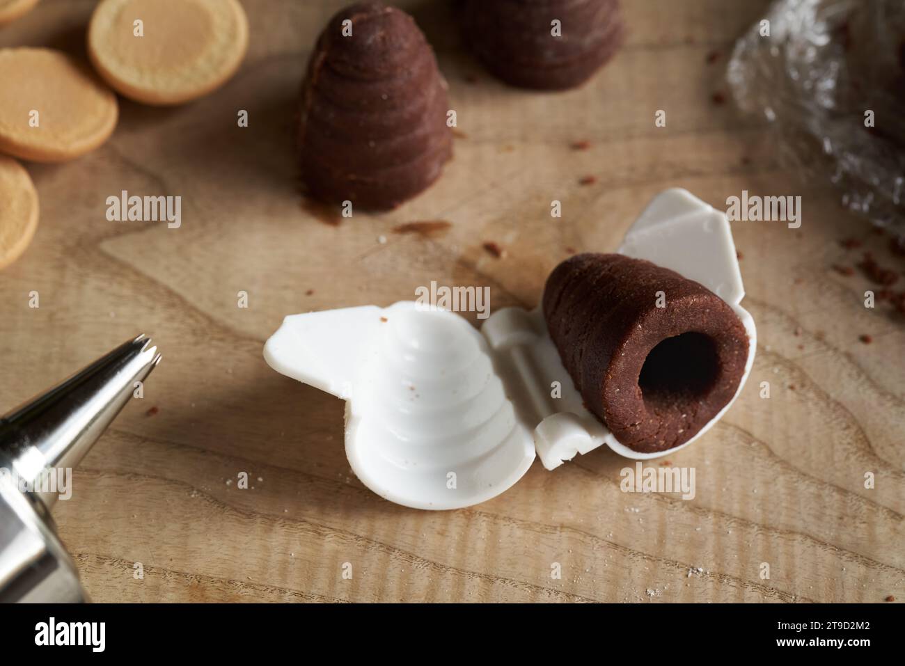 Preparation of beehives or wasp nests - traditional Czech no-bake ...