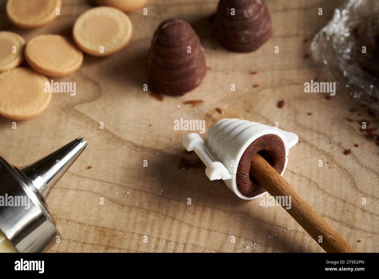 Preparation of beehives or wasp nests - traditional Czech no-bake ...